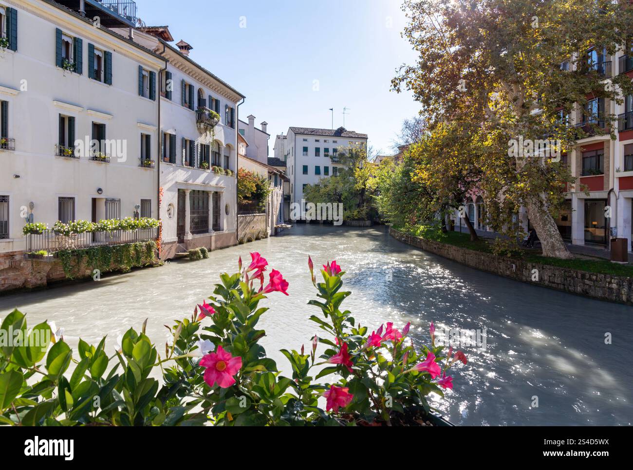 Travel canal hi-res stock photography and images - Alamy