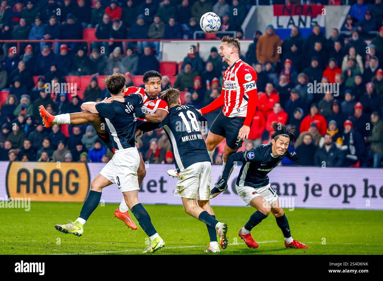 Eindhoven, Netherlands. 11th Jan, 2025. EINDHOVEN, 11-01-2025. Philips stadium. Eredivisie ...