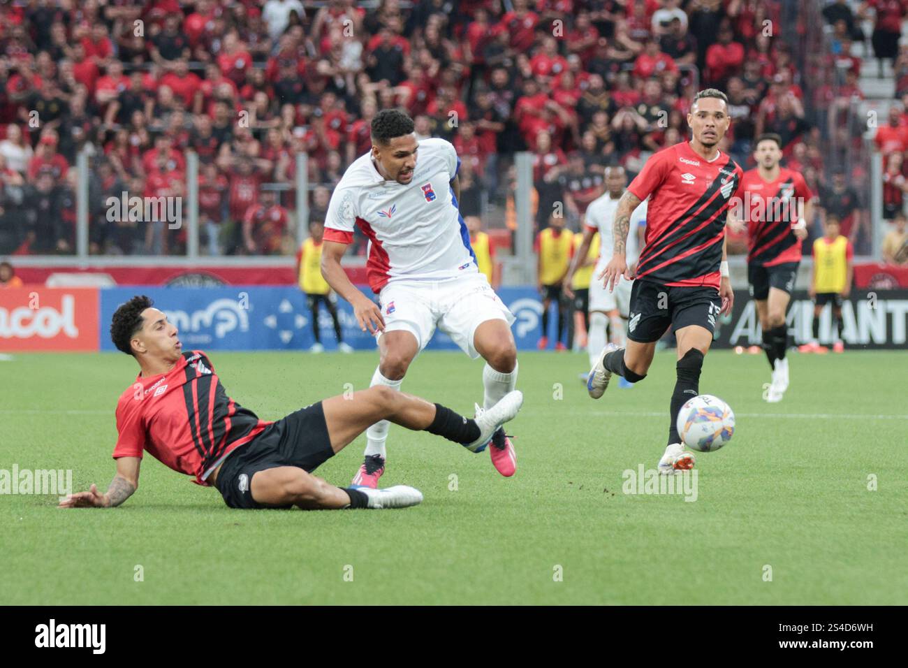 PR - CURITIBA - 11/01/2025 - PARANAENSE 2025, ATHLETICO-PR x PARANA ...