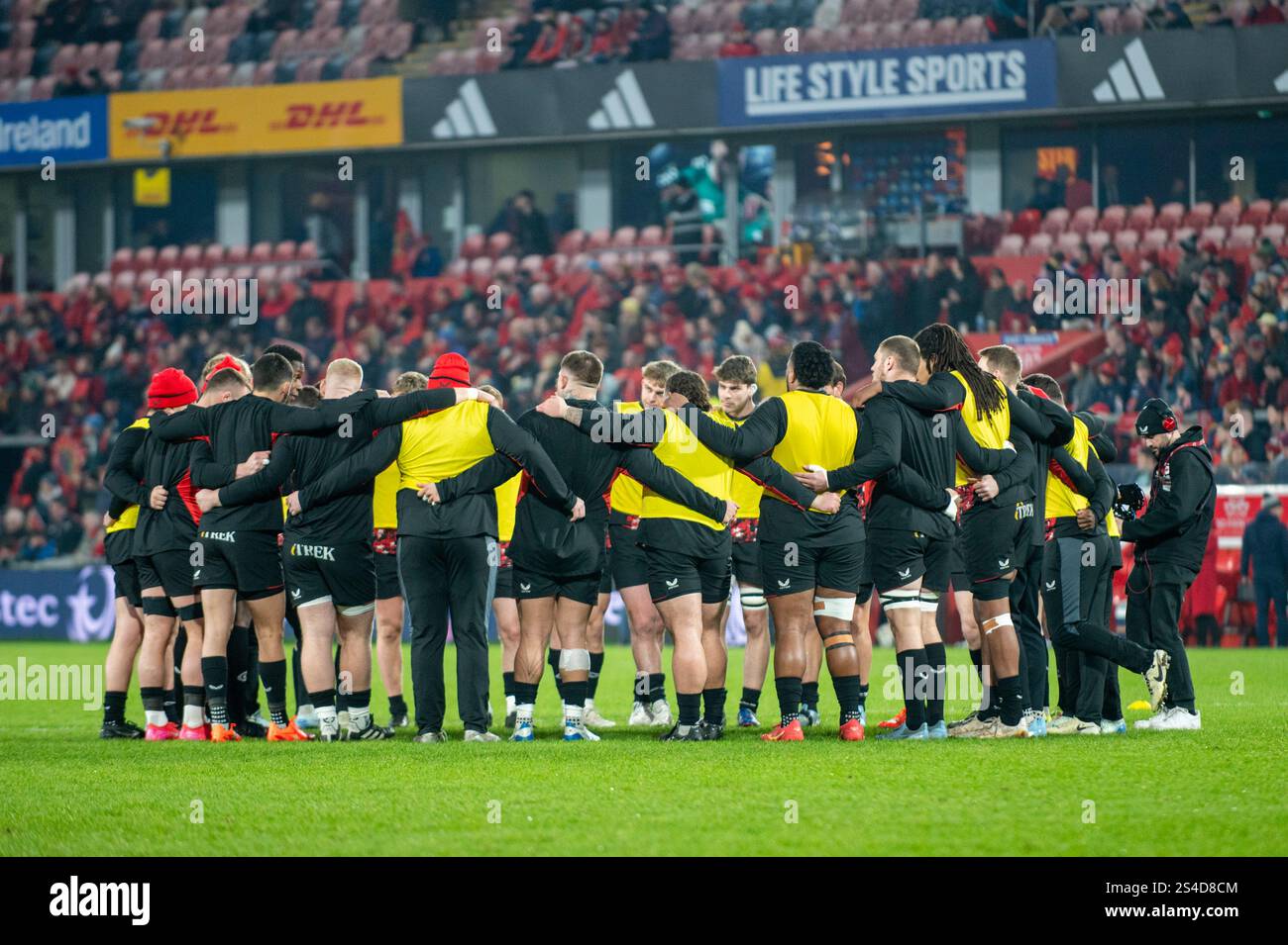 Limerick, Ireland. 11th Jan, 2025. The Saracens rugby team in a huddle ...