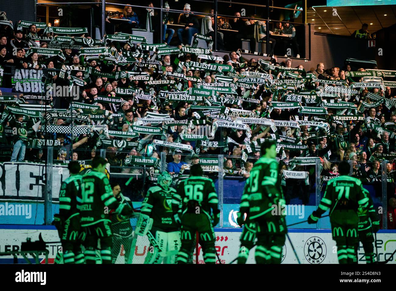 Karlstad, Sverige. 11th Jan, 2025. 250111 Färjestads supportrar under ishockeymatchen i SHL ...