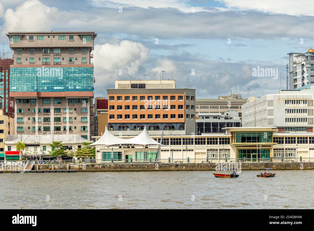 Brunei river with motor boats and promenade city street with modern ...