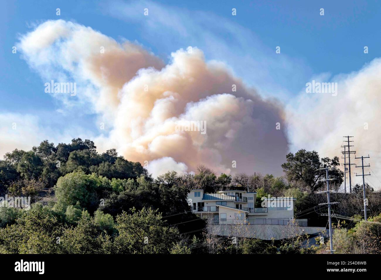 Los Angeles, California, USA. 11th Jan, 2025. Homes in Mandeville ...