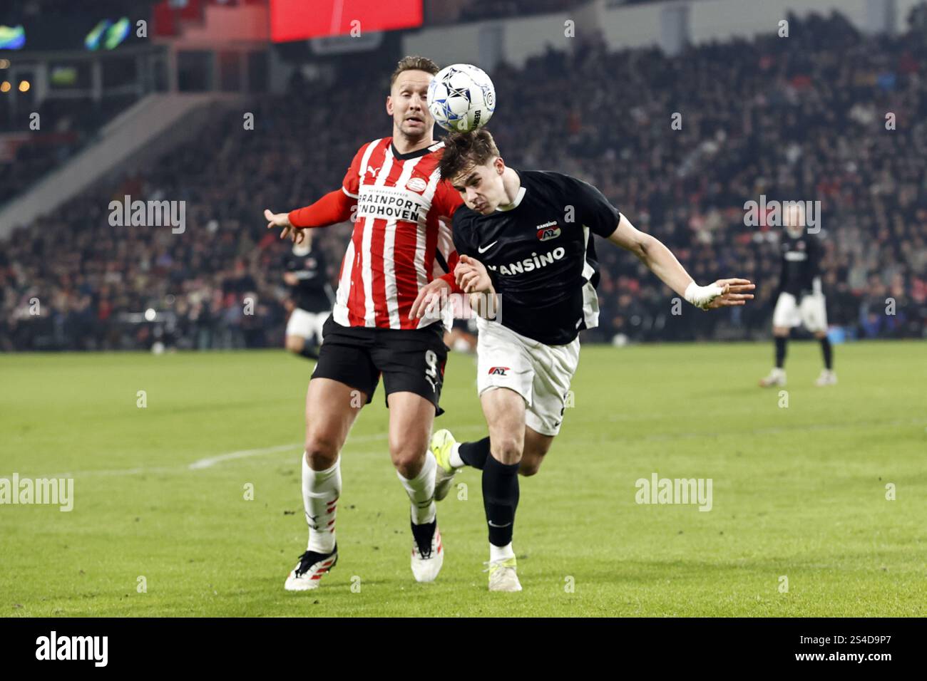 EINDHOVEN - (l-r) Luuk de Jong of PSV Eindhoven, Wouter Goes of AZ ...