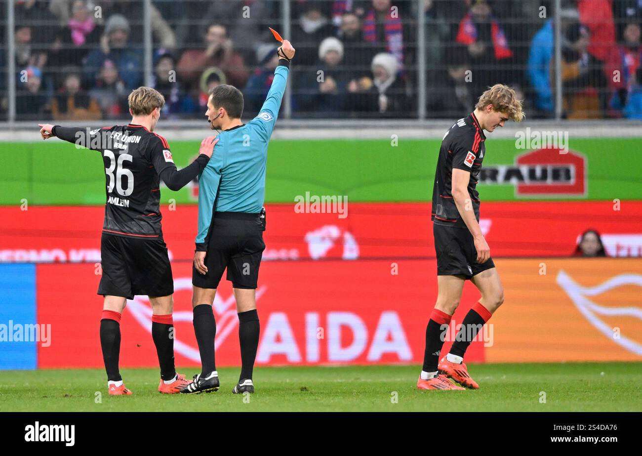 Schiedsrichter Referee Robert Hartmann zeigt Tom Rothe 1. FC Union ...