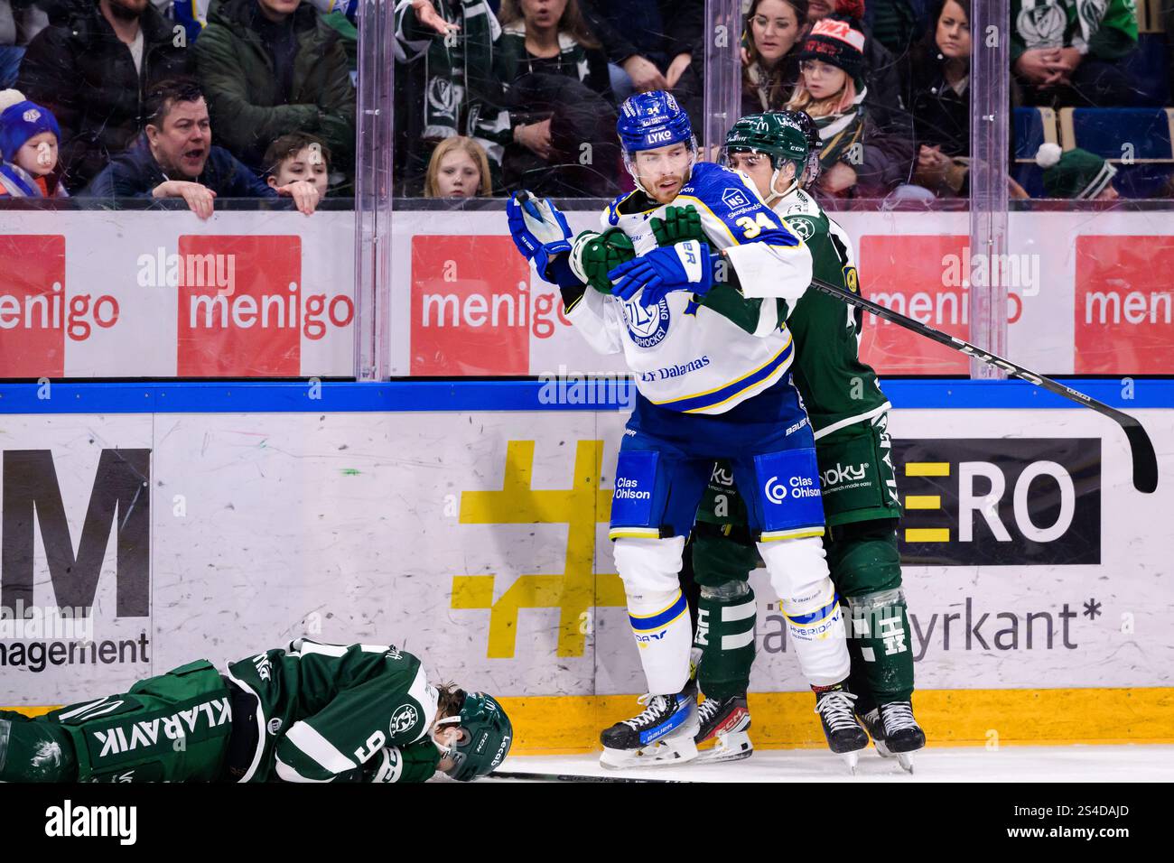 Karlstad, Sverige. 11th Jan, 2025. 250111 Färjestads David Tomasek på isen efter en tackling av ...