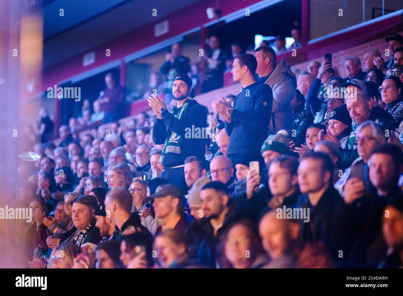 Karlstad, Sverige. 11th Jan, 2025. 250111 Färjestads supportrar under ishockeymatchen i SHL ...