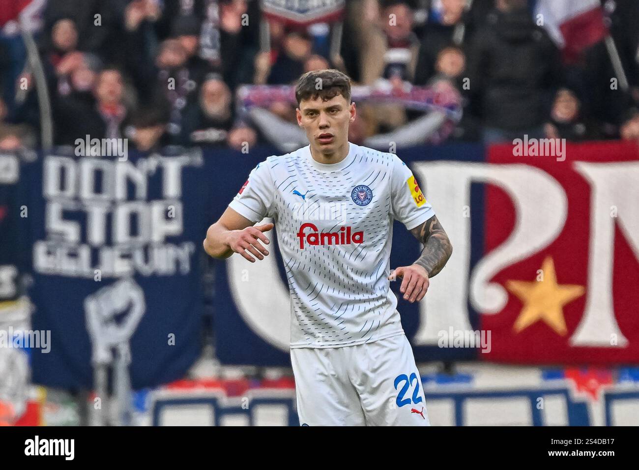 Nicolai Remberg (Holstein Kiel, #22) GER, SC Freiburg - Holstein Kiel ...