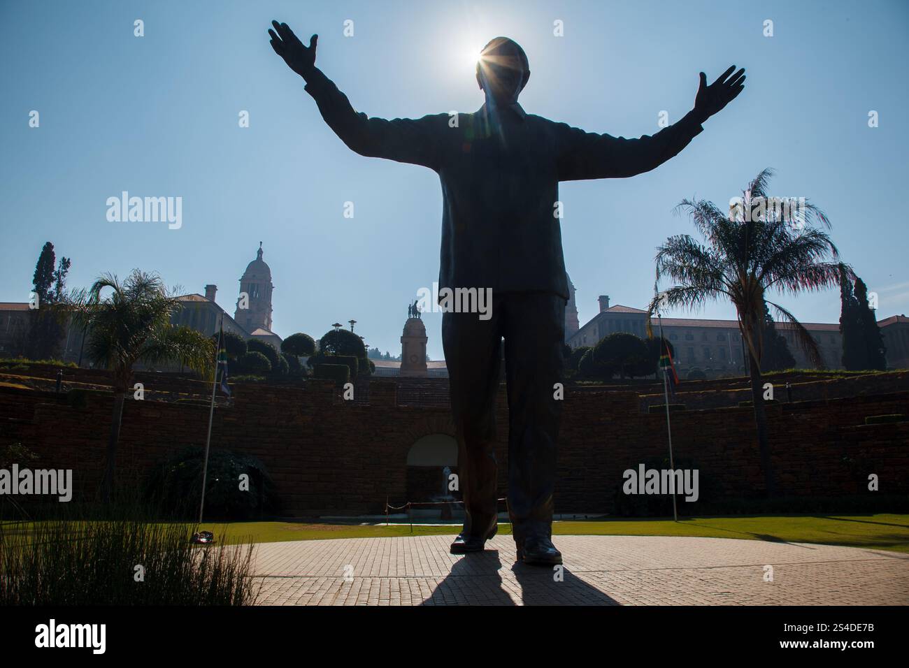 The Nelson Mandela statue in the Union Buildings Gardens, Pretoria ...