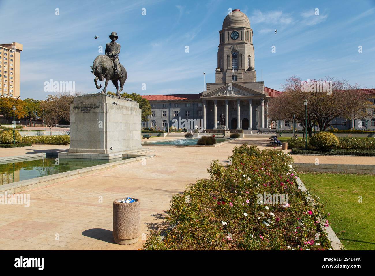 The Andres Pretorius with a Top hat horseback riding statue and the ...