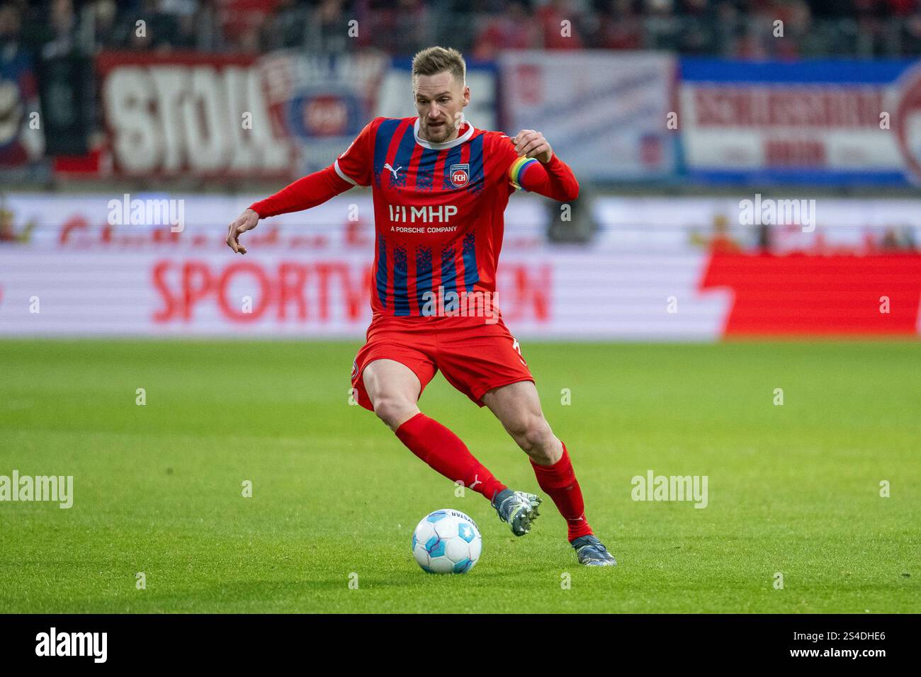 Heidenheim, Deutschland. 11th Jan, 2025. Patrick Mainka (FC Heidenheim ...