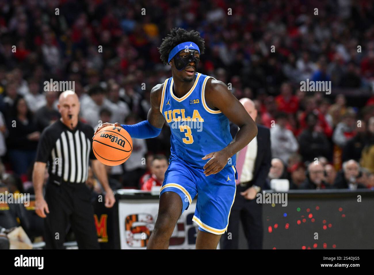 UCLA guard Eric Dailey Jr. (3) handles the ball during the first half ...