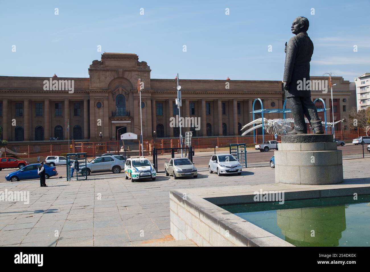 The Martinus Vessel Pretorius statue and the Ditsong National Museum of ...