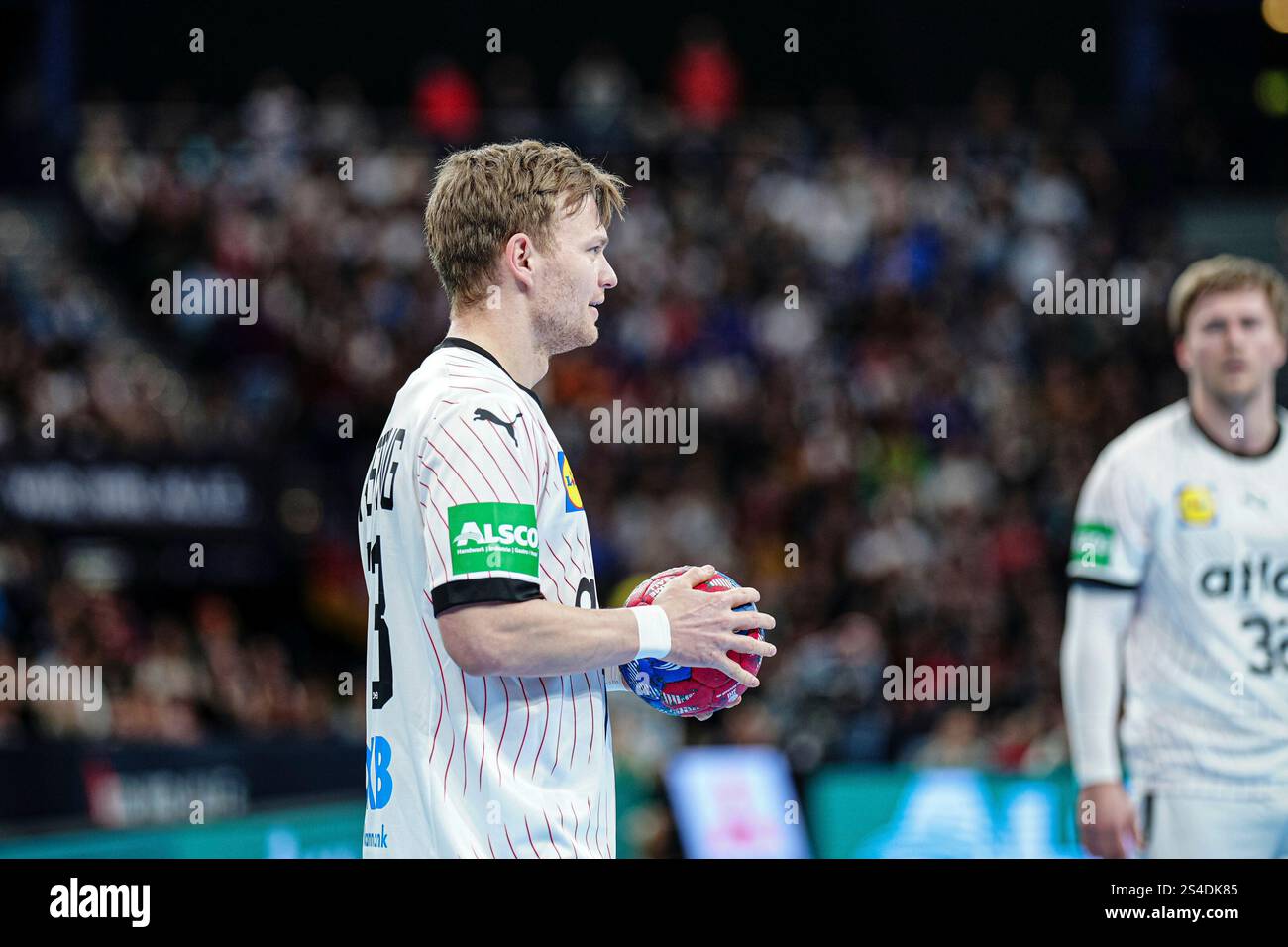 Hamburg, Deutschland. 11th Jan, 2025. Timo Kastening (Deutschland, #73 ...