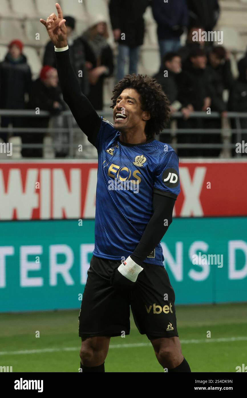 Bonfim Dante of Nice celebrates the victory following the French ...