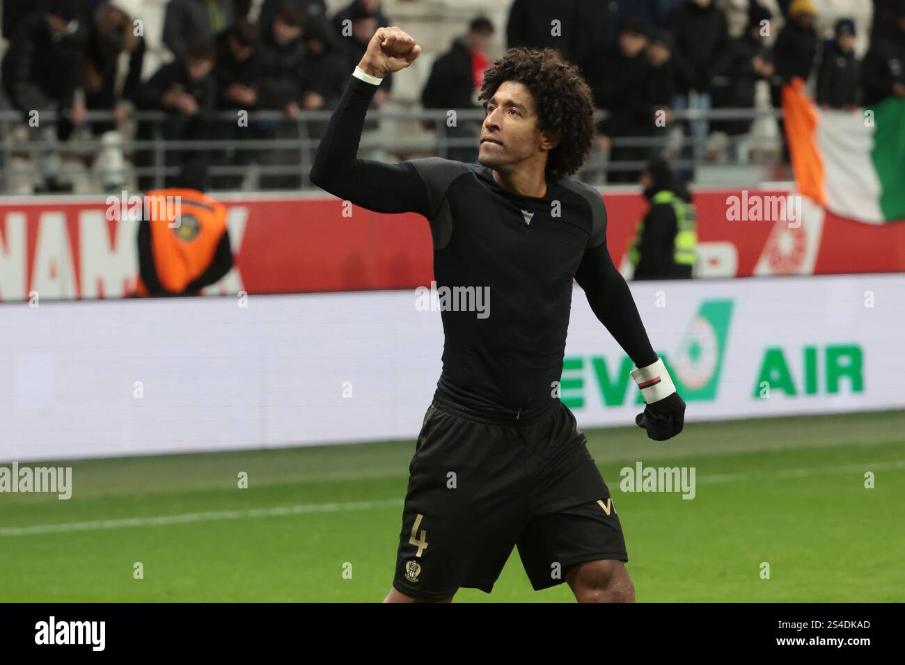 Reims, France. 11th Jan, 2025. Bonfim Dante of Nice celebrates the ...
