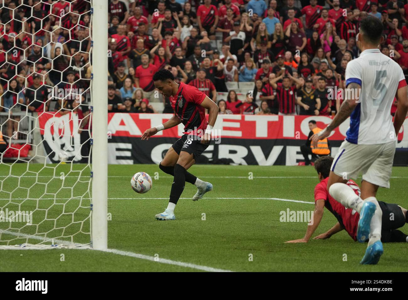 Curitiba, Brazil. 11th Jan, 2025. Hayen Palacios finishing to score the ...