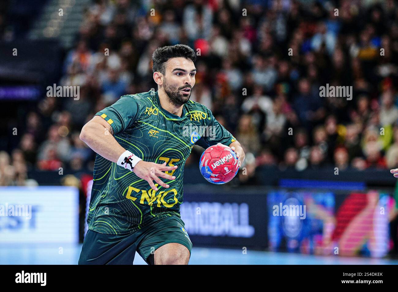 Hamburg, Deutschland. 11th Jan, 2025. Denys Alessandro da Silva Barros (Brasilien, #75) GER ...