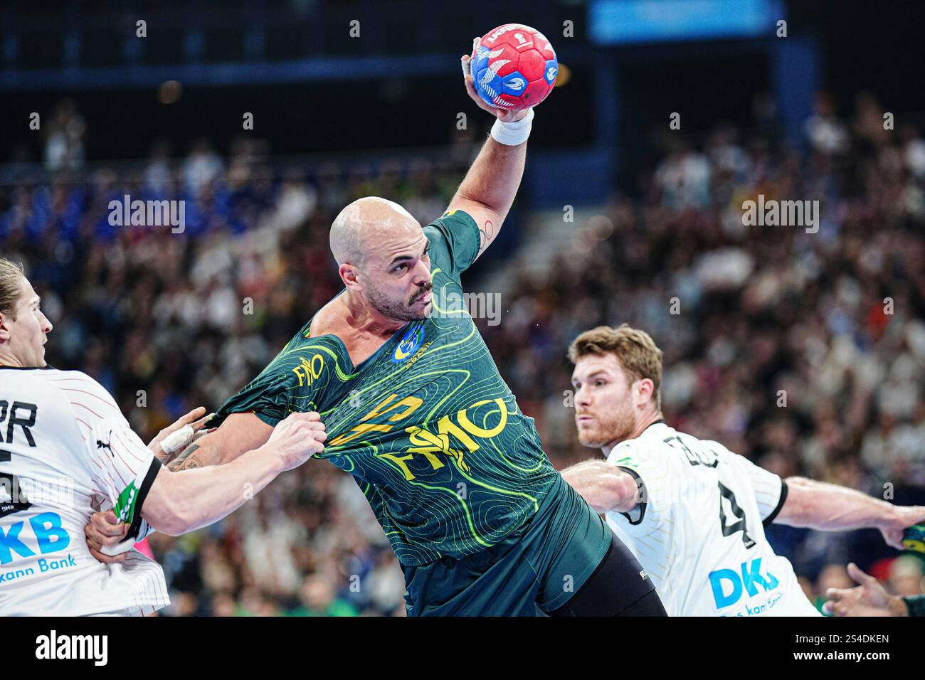 Hamburg, Deutschland. 11th Jan, 2025. Gustavo Rodrigues (Brasilien, #95 ...