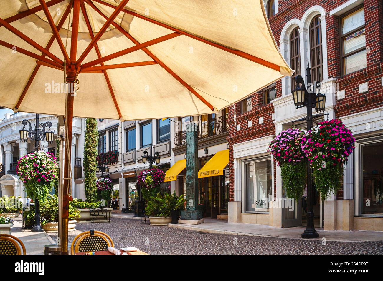 Street view from the Tiffany & Co Cafe at Rodeo Drive, Beverley Hills ...