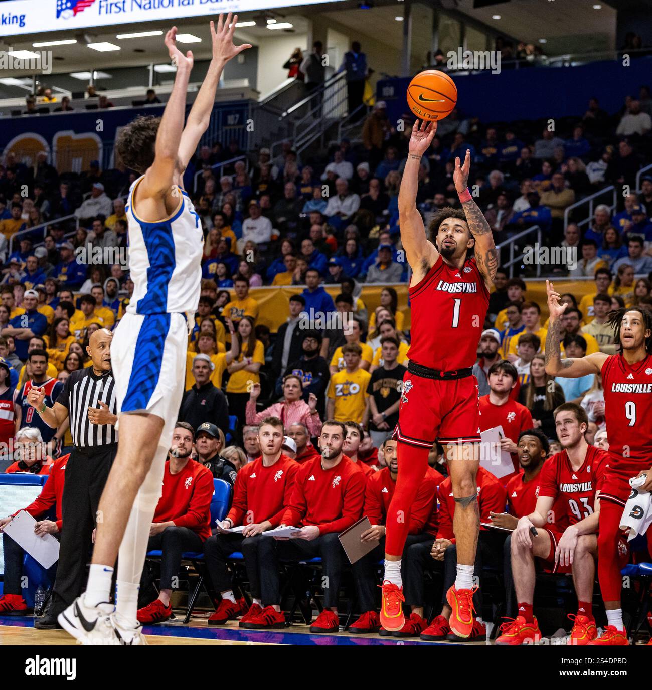 Pittsburgh, Pennsylvania, USA. 11th Jan, 2025. Louisville Cardinals ...