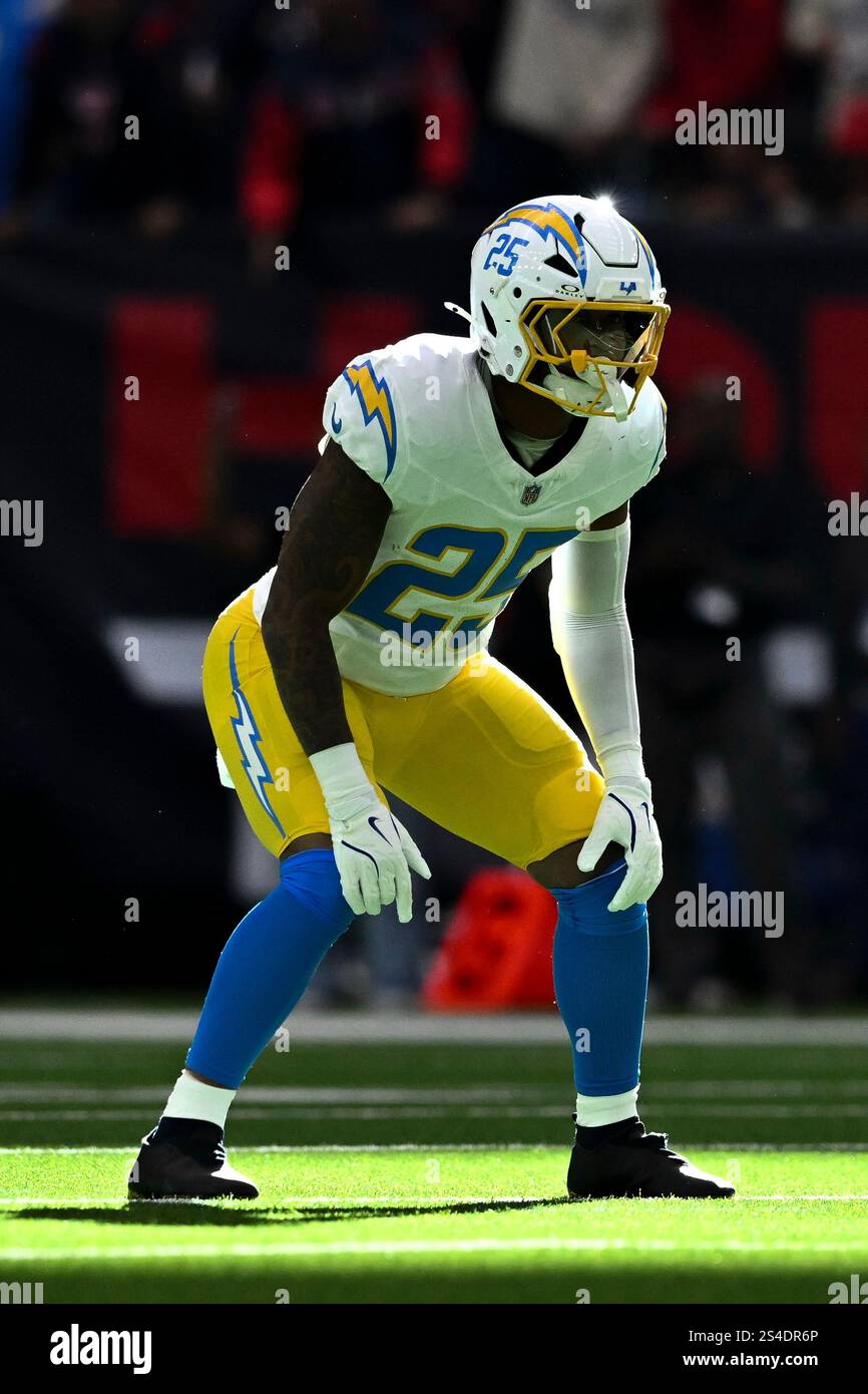 Los Angeles Chargers linebacker Junior Colson (25) lines up in the ...