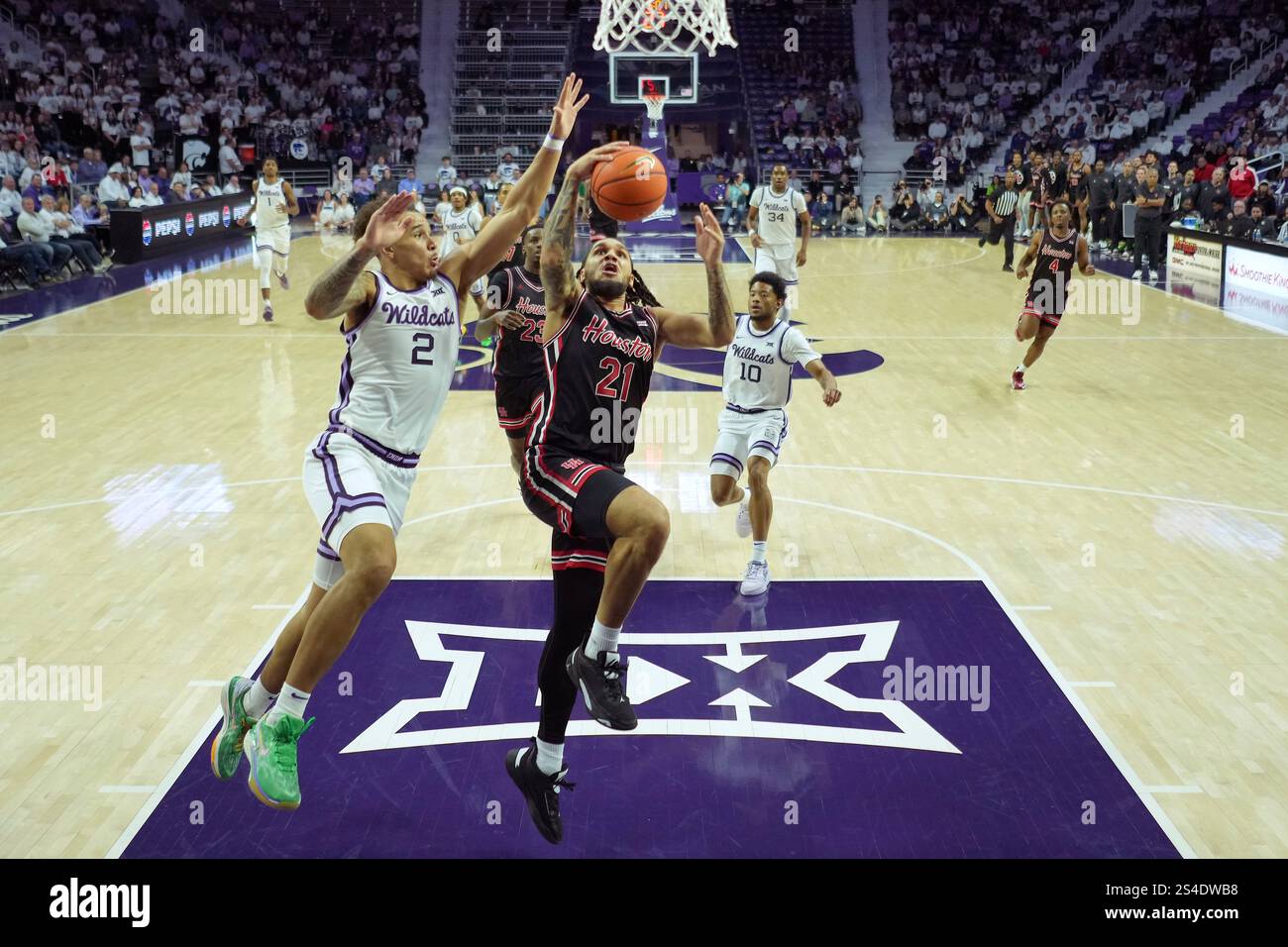 Houston guard Emanuel Sharp (21) gets past Kansas State guard Max Jones ...
