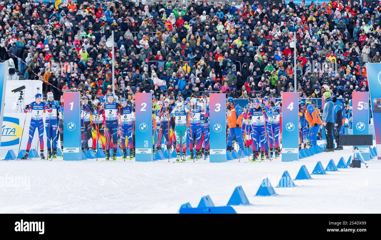 Oberhof, Deutschland. 11th Jan, 2025. Start der Verfolgung der Frauen ...