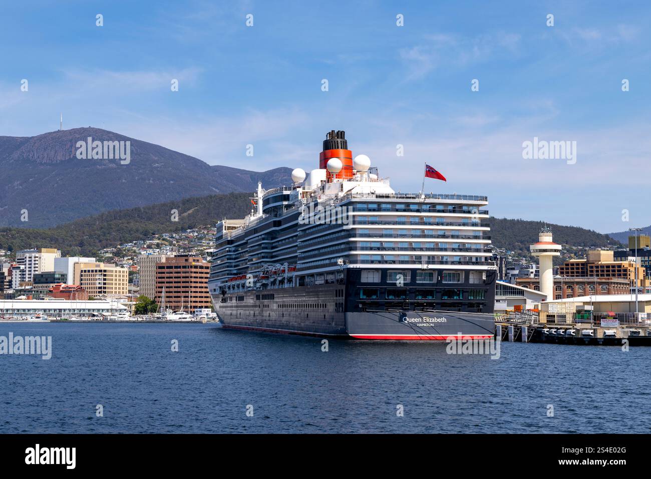 Cunard Queen Elizabeth cruise ship berthed at the Hobart Macquarie ...