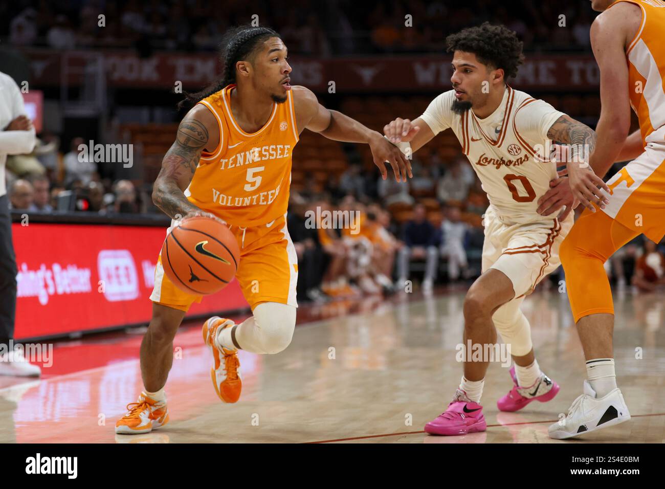 AUSTIN, TX - JANUARY 11: Tennessee Volunteers guard Zakai Zeigler (5 ...