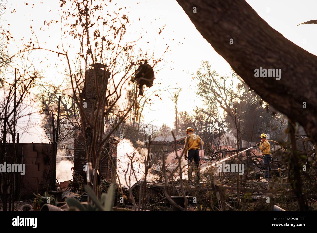 Altadena california fire hi-res stock photography and images - Alamy