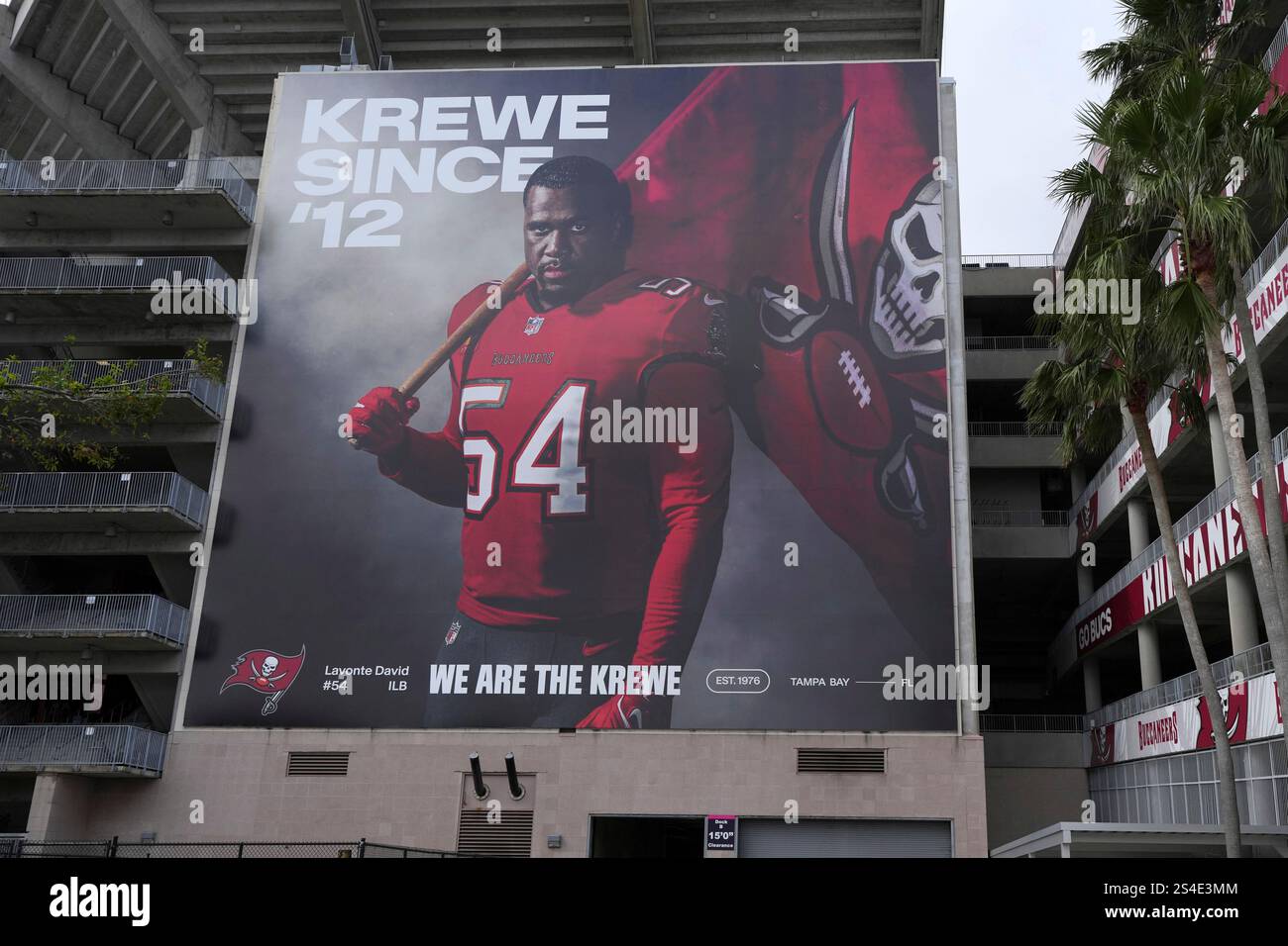 A mural of Tampa Bay Buccaneers linebacker Lavonte David at Raymond ...
