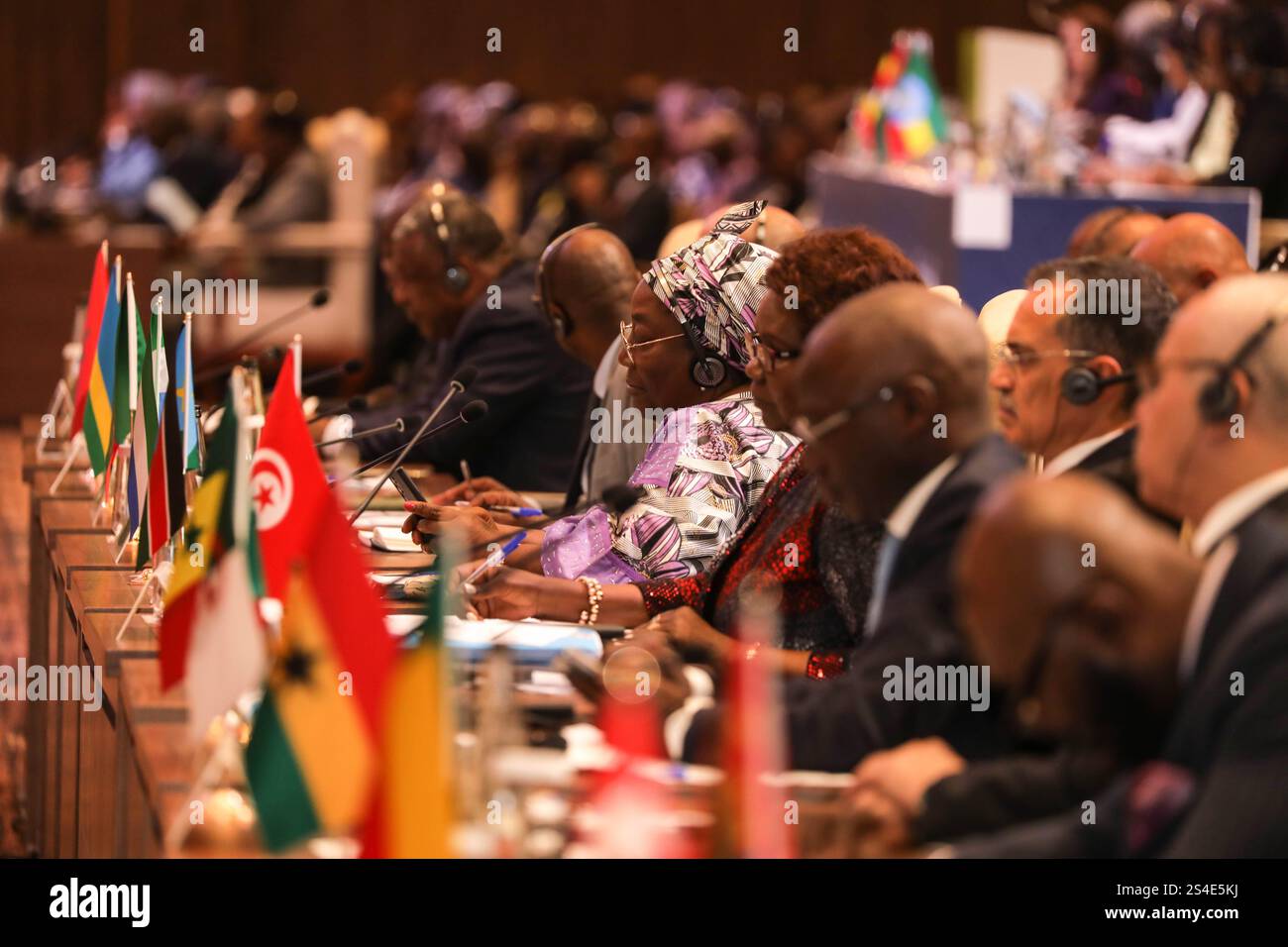 (250112) -- KAMPALA, Jan. 12, 2025 (Xinhua) -- Participants attend the ...