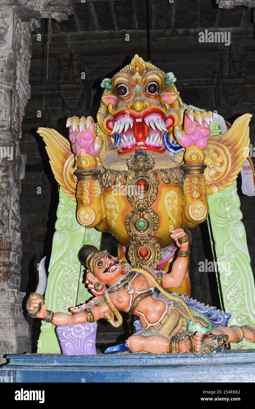 Ekambareshvara Temple, Kanchipuram, Tamil Nadu, Dramatic statue of a ...