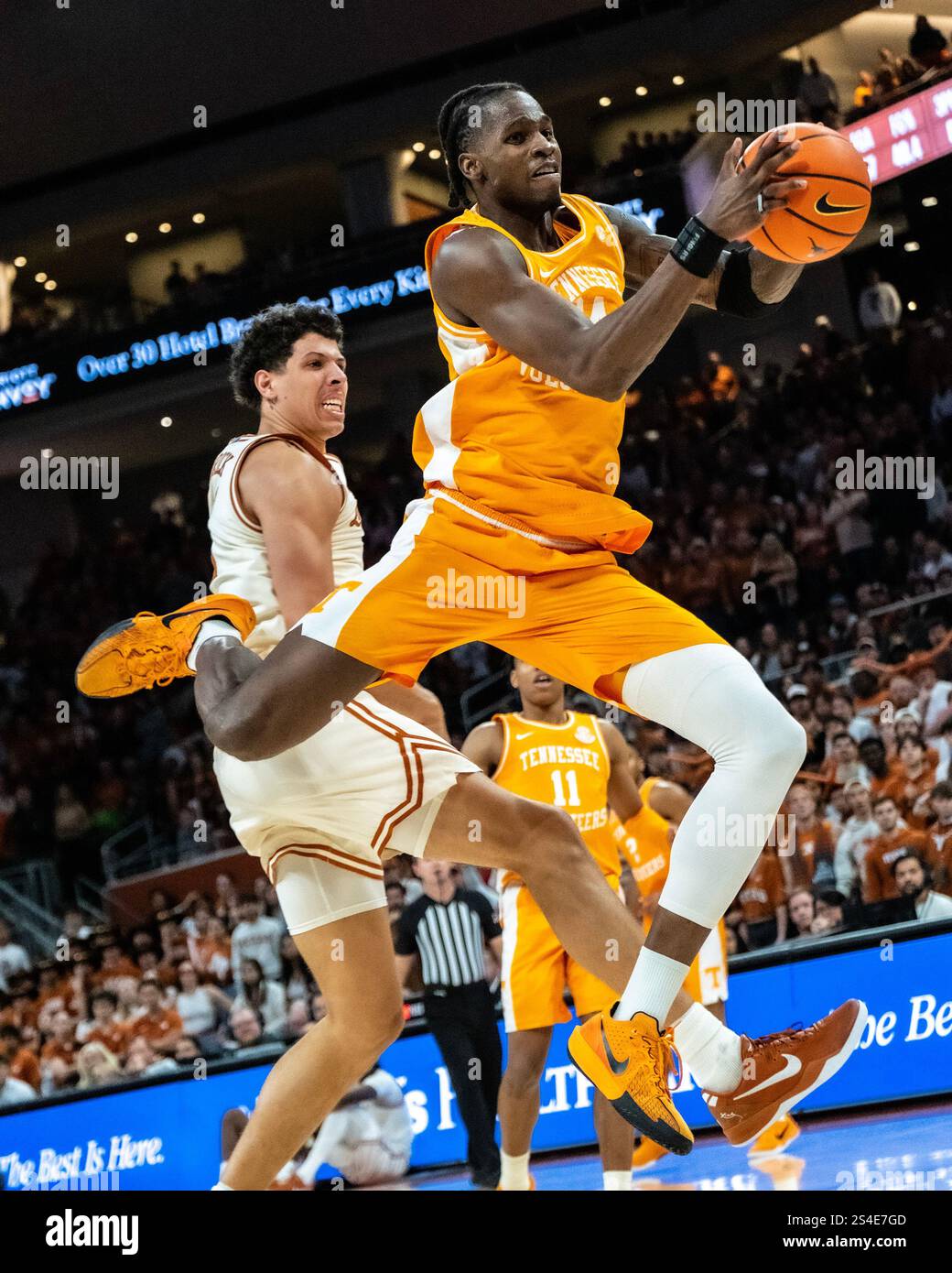 Texas, USA. 11th Jan, 2025. Felix Okpara (34) of the Tennessee ...