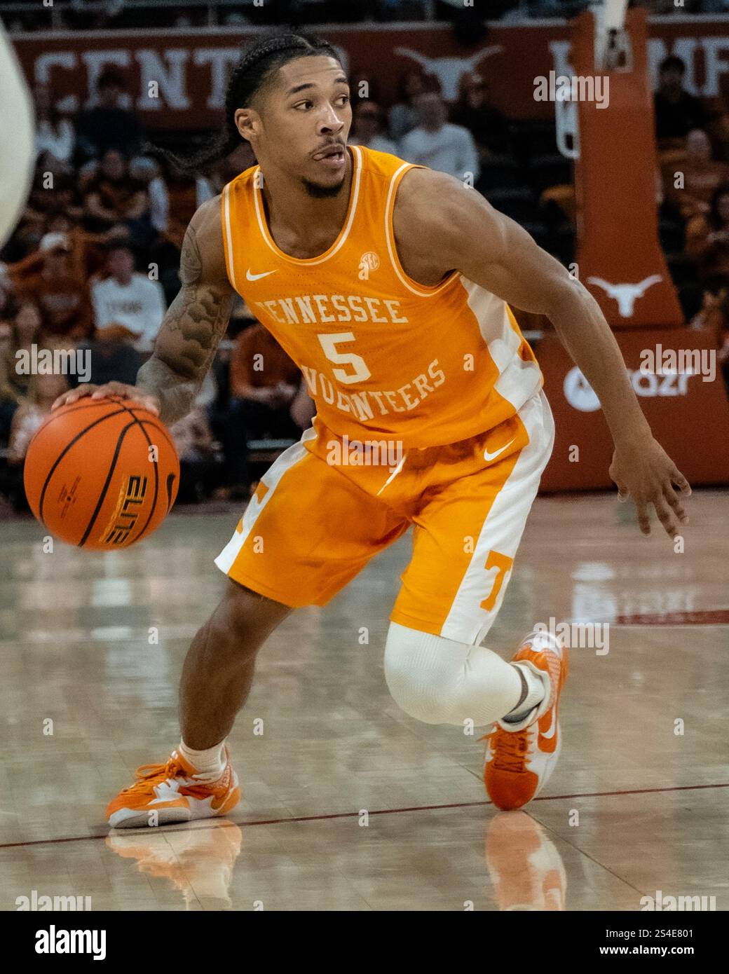 Texas, USA. 11th Jan, 2025. Zakai Zeigler (5) of the Tennessee ...