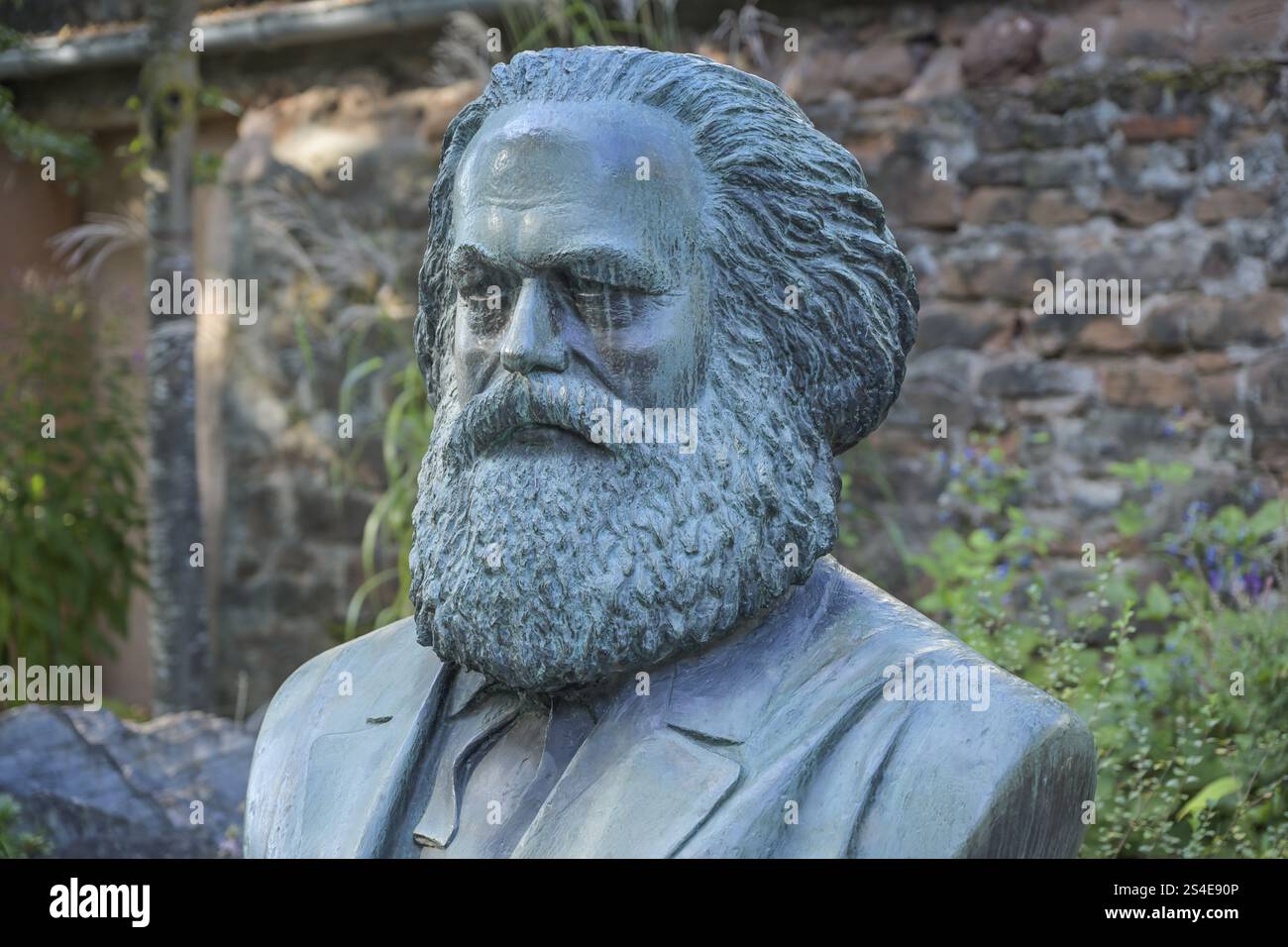 Garden, Karl Marx, Bust by Fritz Cremer, bronze 1953, Museum Karl-Marx ...