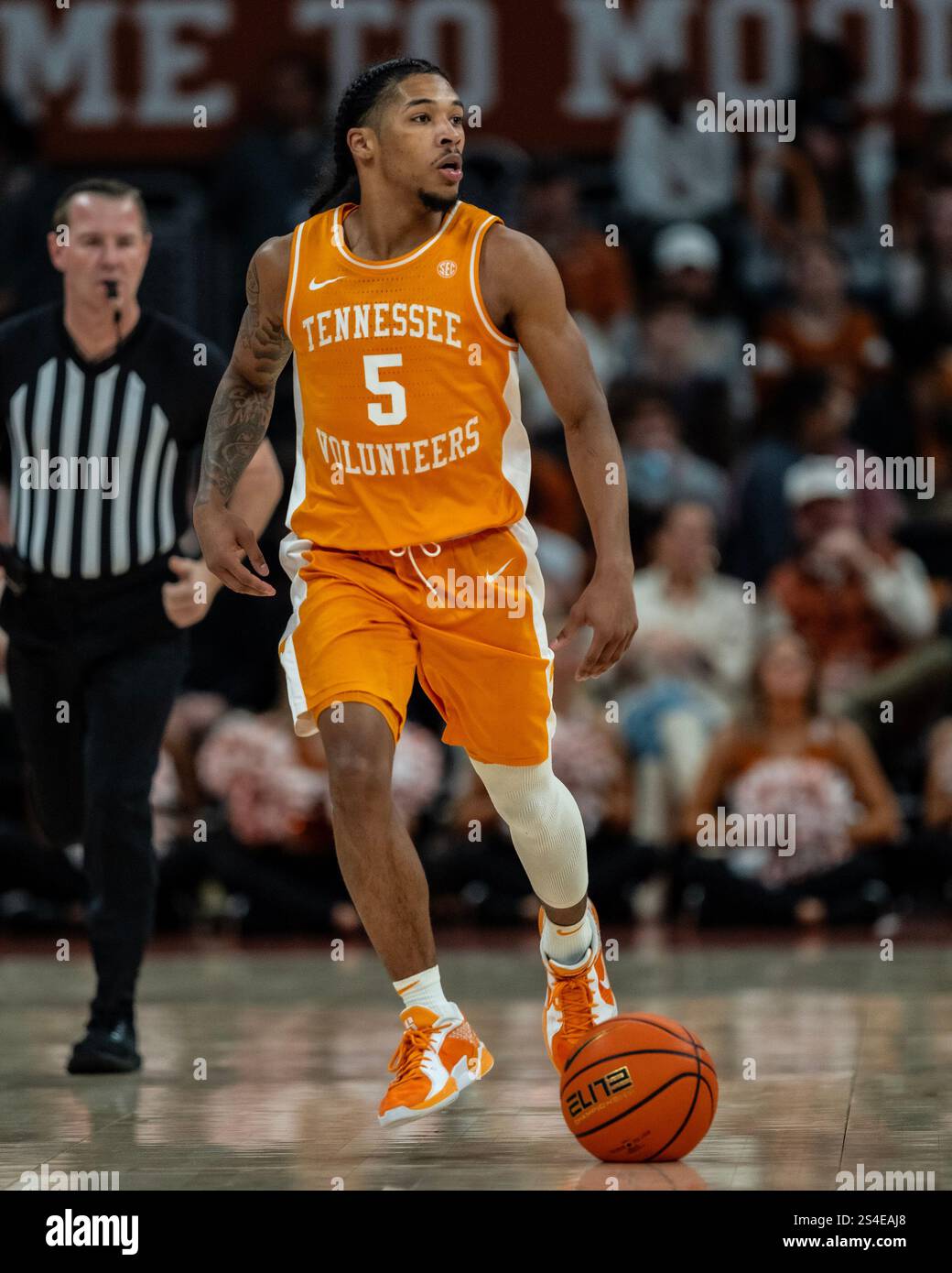 Texas, USA. 11th Jan, 2025. Zakai Zeigler (5) of the Tennessee ...