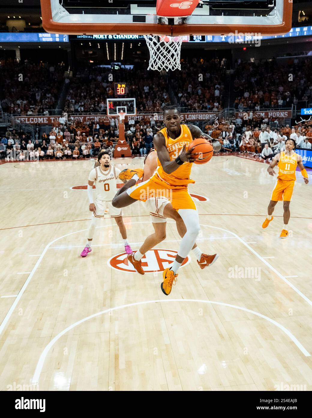 Texas, USA. 11th Jan, 2025. Felix Okpara (34) of the Tennessee ...