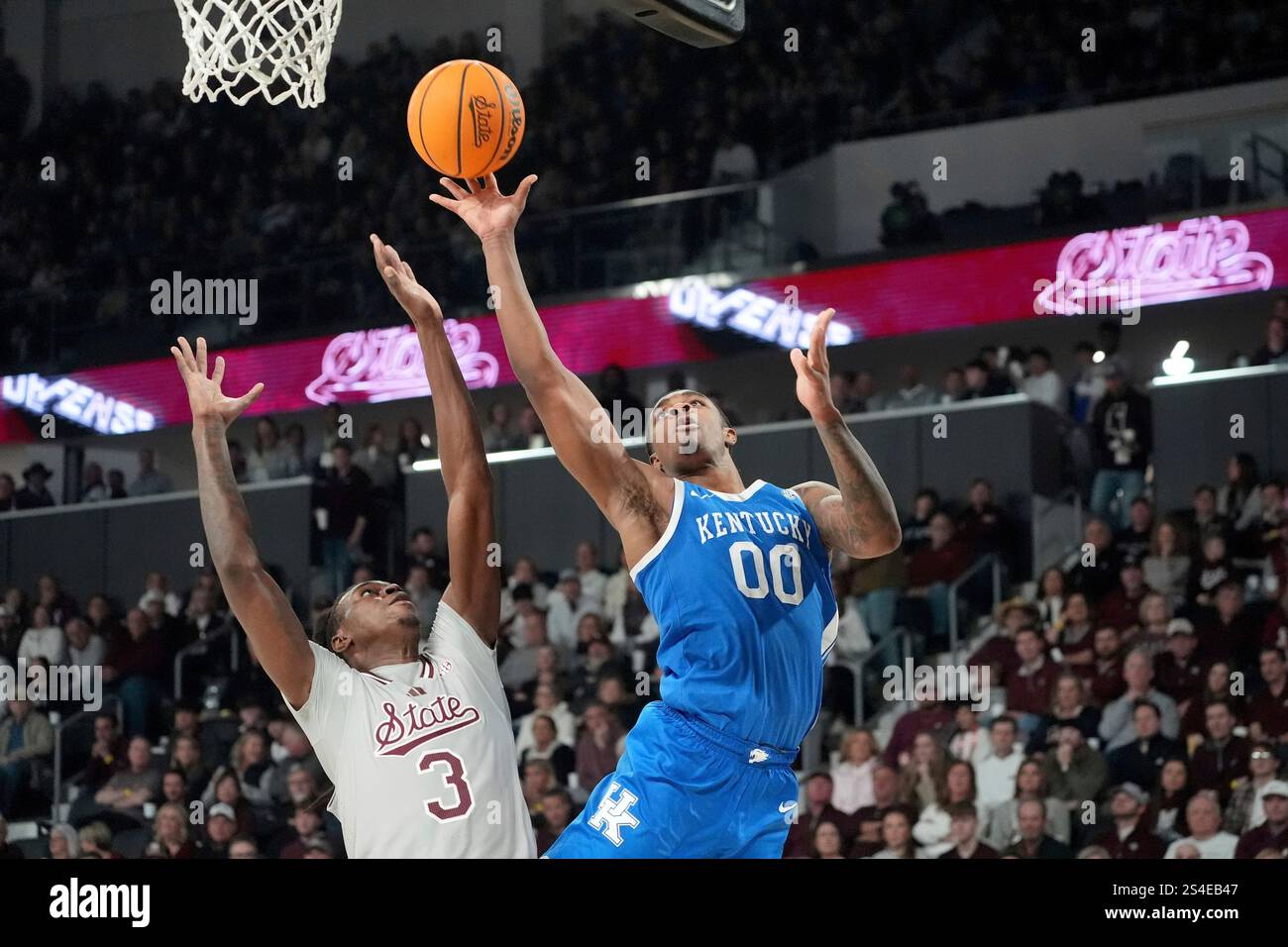 Kentucky Guard Otega Oweh 00 Attempts A Layup Past Mississippi State