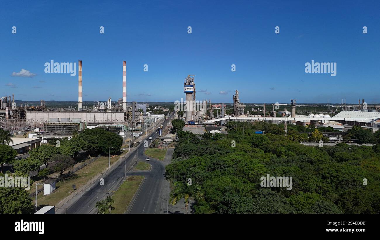 camacari, bahia, brazil - december 26, 2024: aerial view of a factory ...