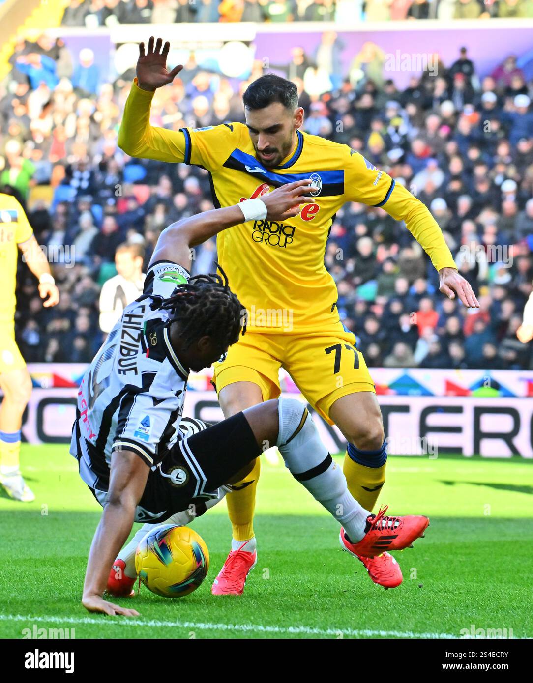 Udine, Italy. 11th Jan, 2025. Atalanta's Davide Zappacosta (R) vies ...