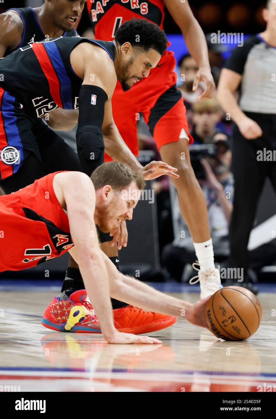Toronto Raptors center Jakob Poeltl (19) and Detroit Pistons forward ...