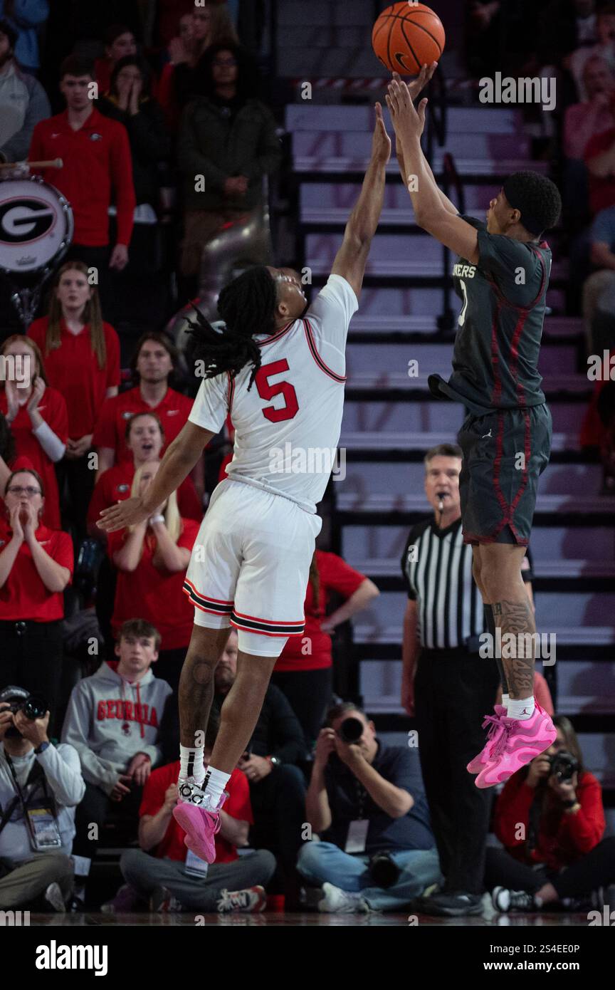Oklahoma guard Jeremiah Fears (0) shoots the ball over Georgia guard ...