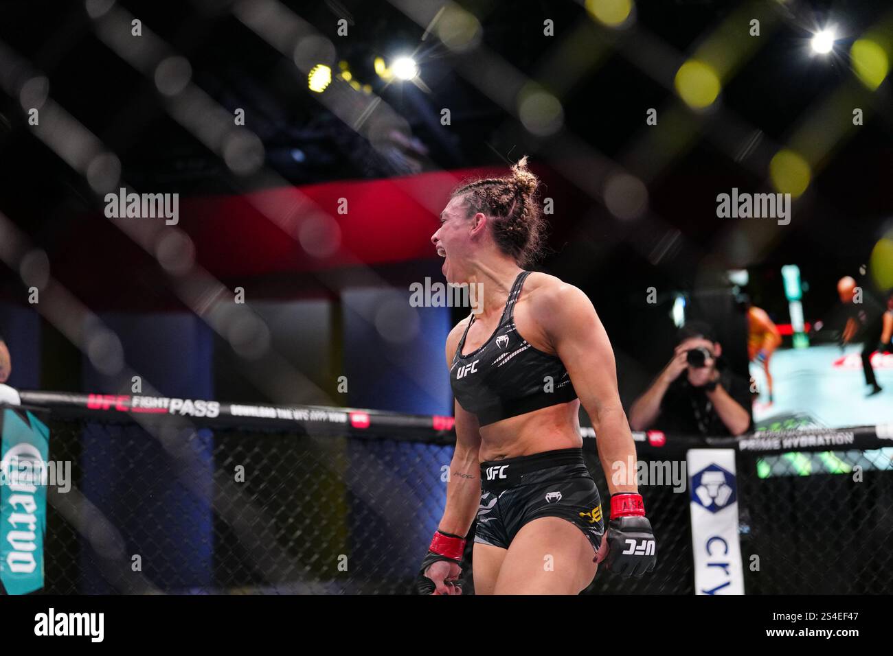 Amanda ribas and mackenzie dern hi-res stock photography and images - Alamy