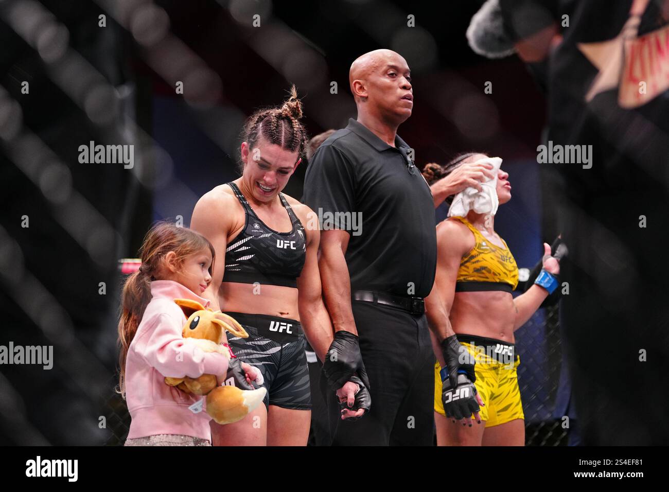 Mackenzie dern and amanda ribas hi-res stock photography and images - Alamy