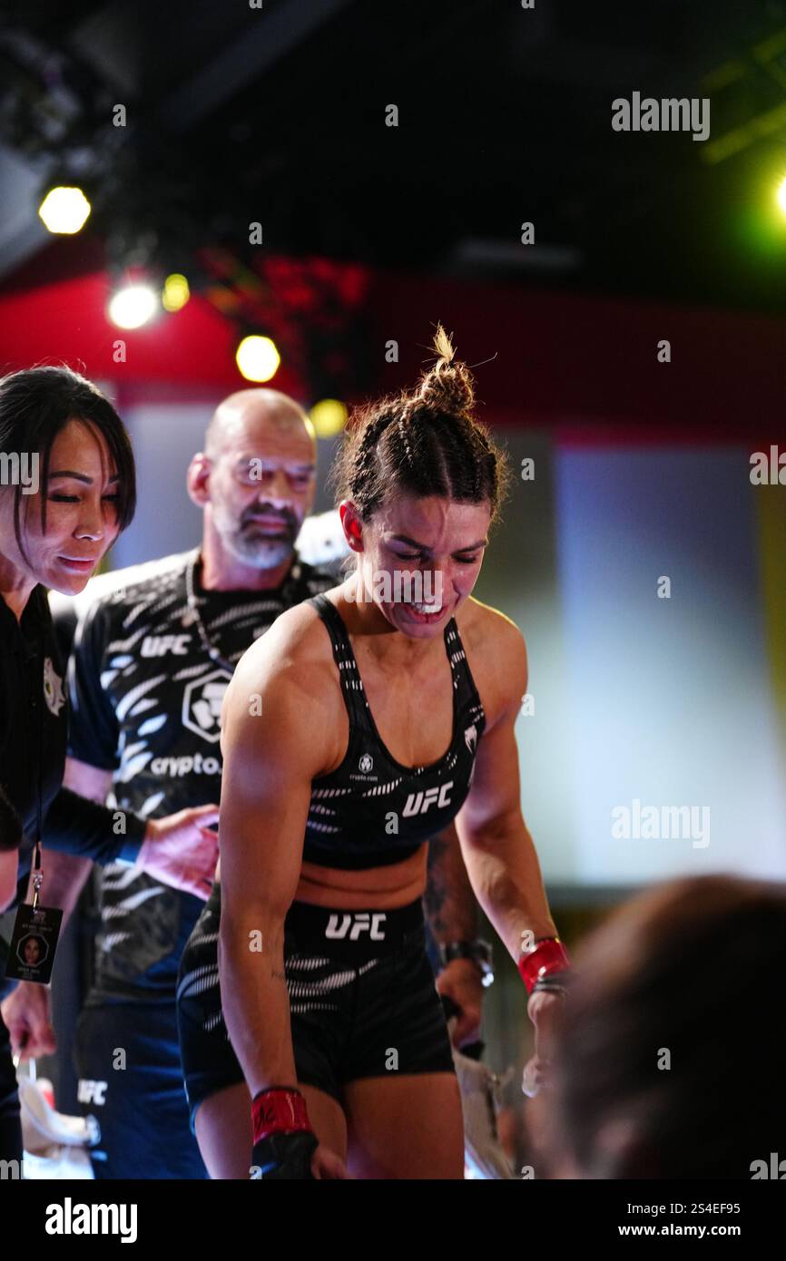 Mackenzie dern and amanda ribas hi-res stock photography and images - Alamy