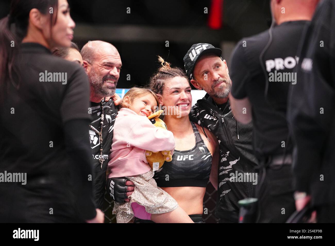 Mackenzie dern and amanda ribas hi-res stock photography and images - Alamy