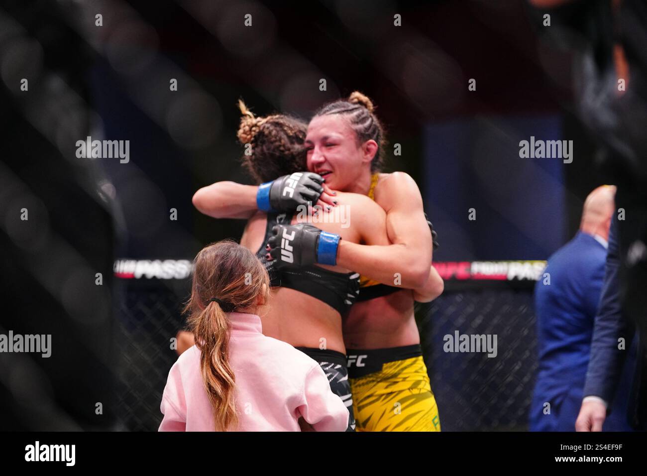 Mackenzie dern and amanda ribas hi-res stock photography and images - Alamy