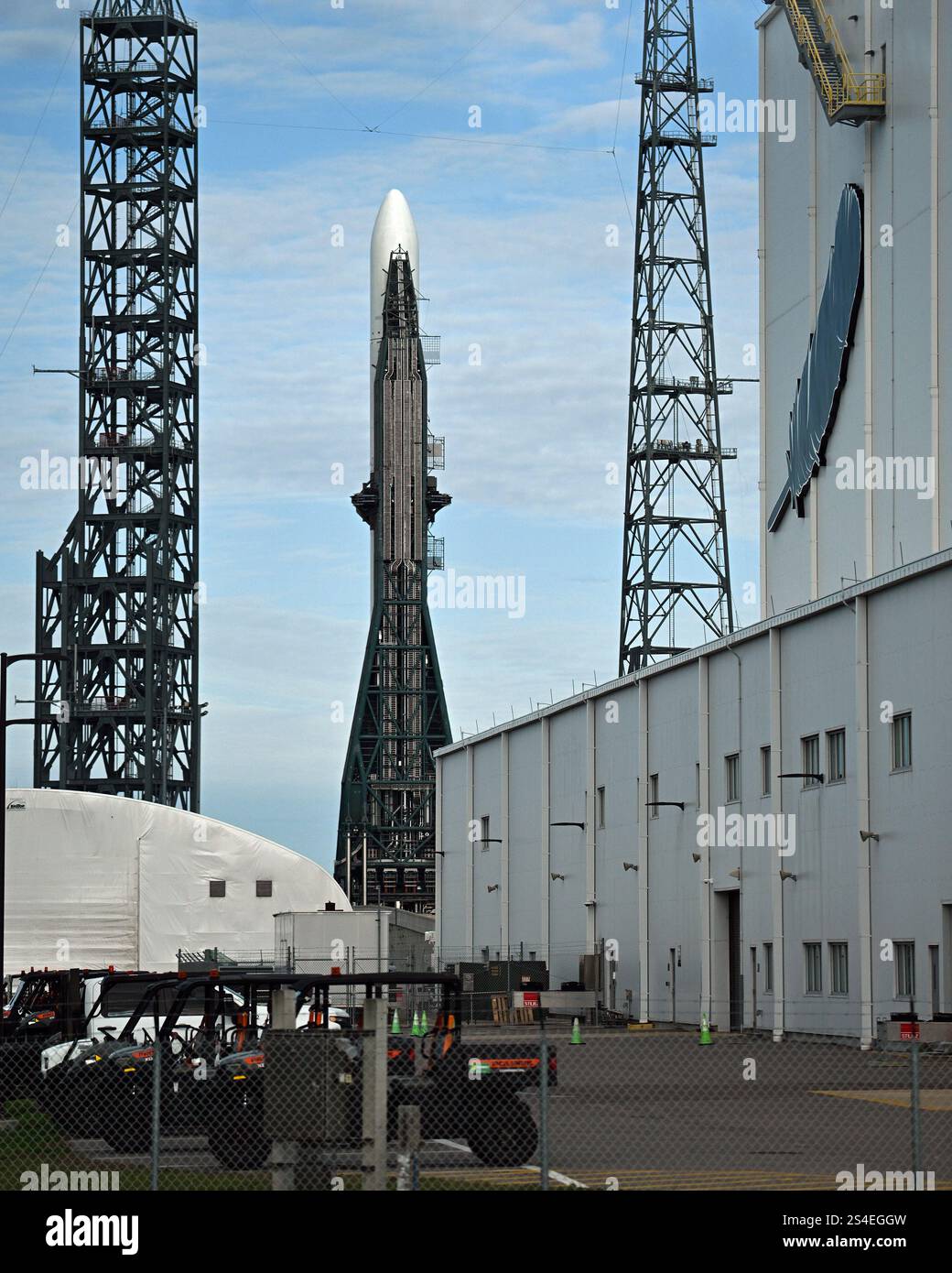 Blue Origin makes final preparations to launch its New Glenn rocket on ...